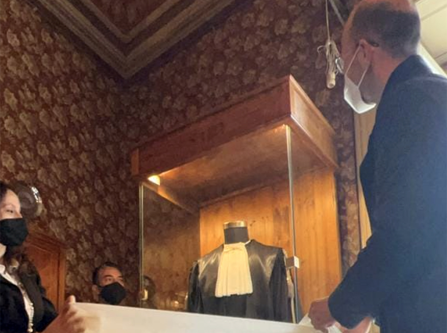 Casa Museo Livatino: inaugurata la teca che custodisce la toga del ...